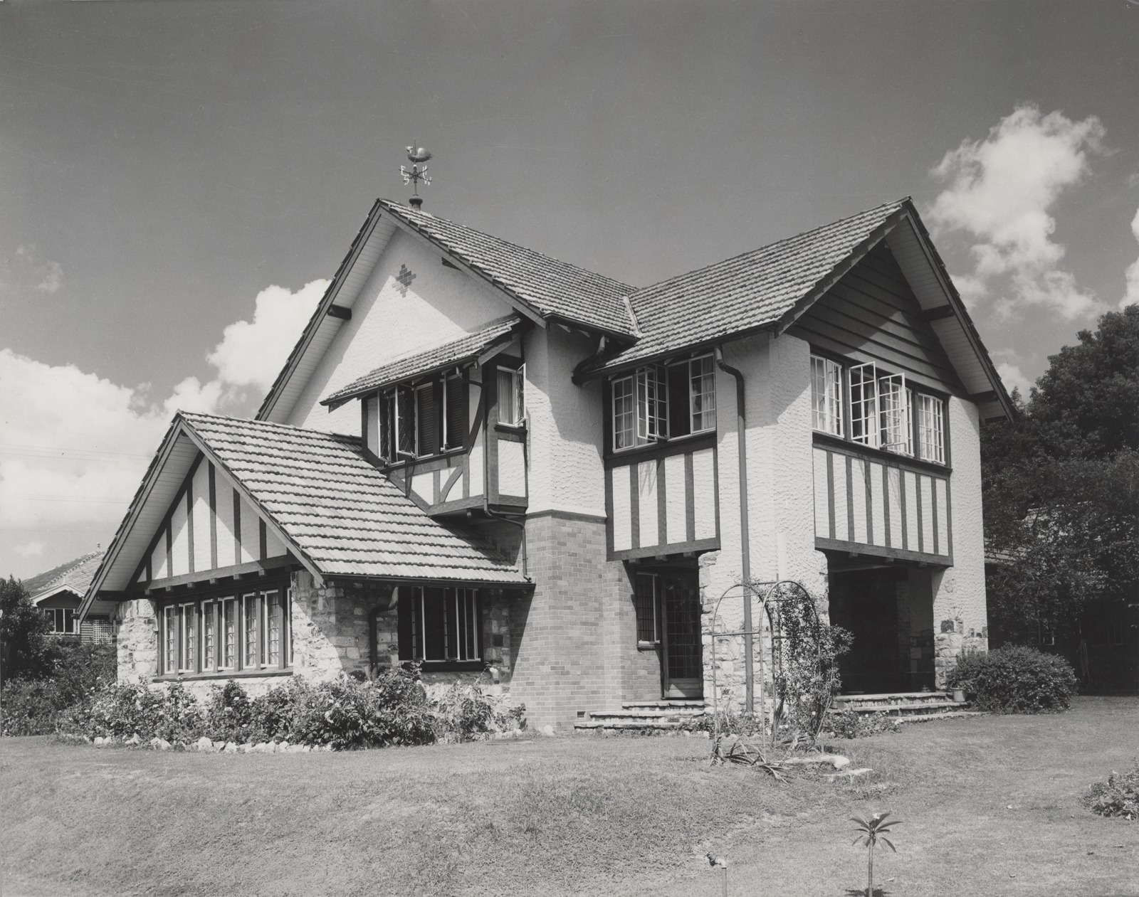 Typical 1930s Tudor style house [architect E.P. Trewern] at Ascot ...