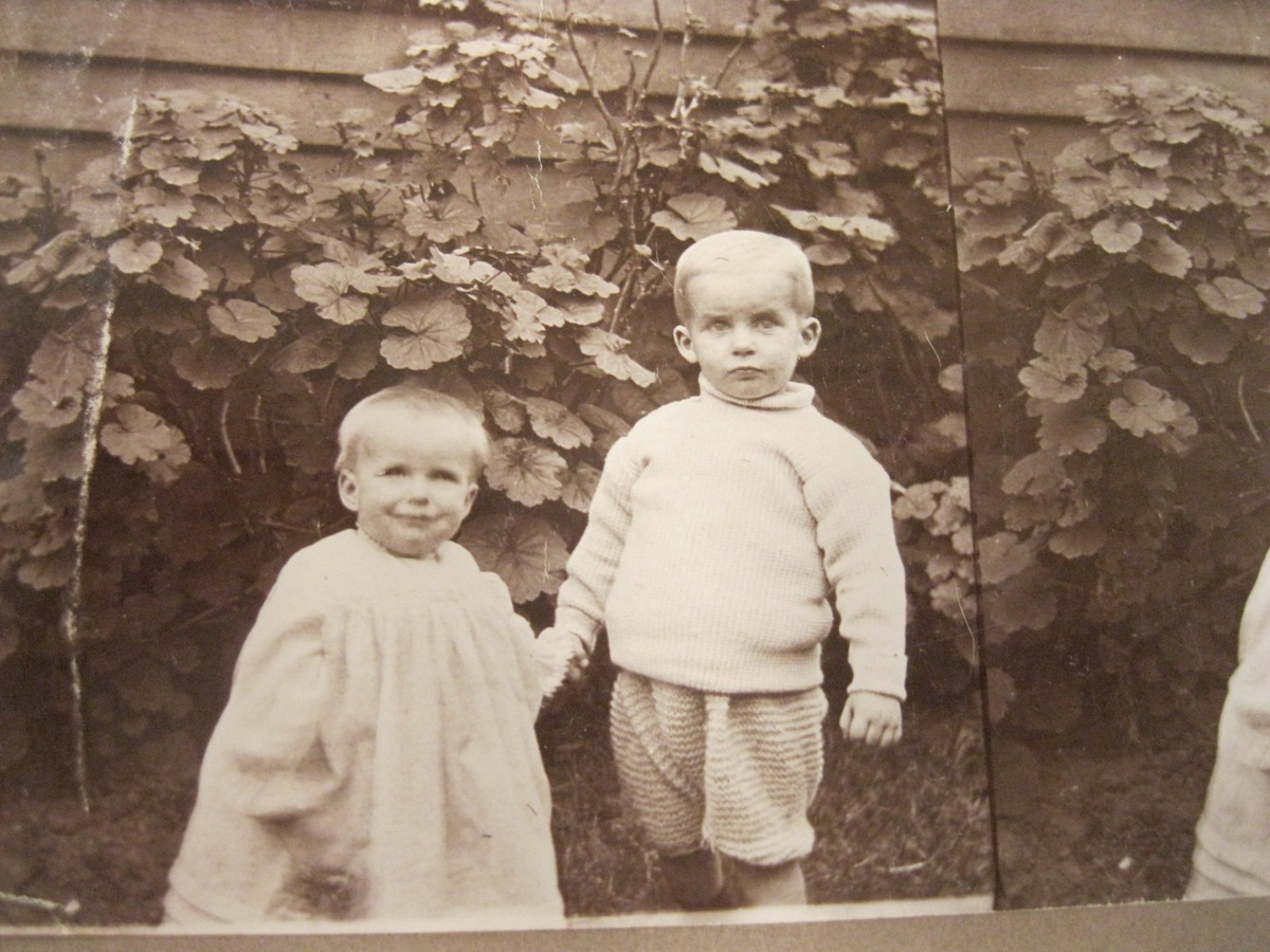 New Acquisition - William Earnshaw's Stereoscopic Photographs & Viewer ...