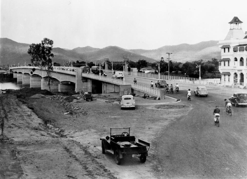 Opening of the Fitzroy Bridge, Rockhampton (1952) | State Library Of ...