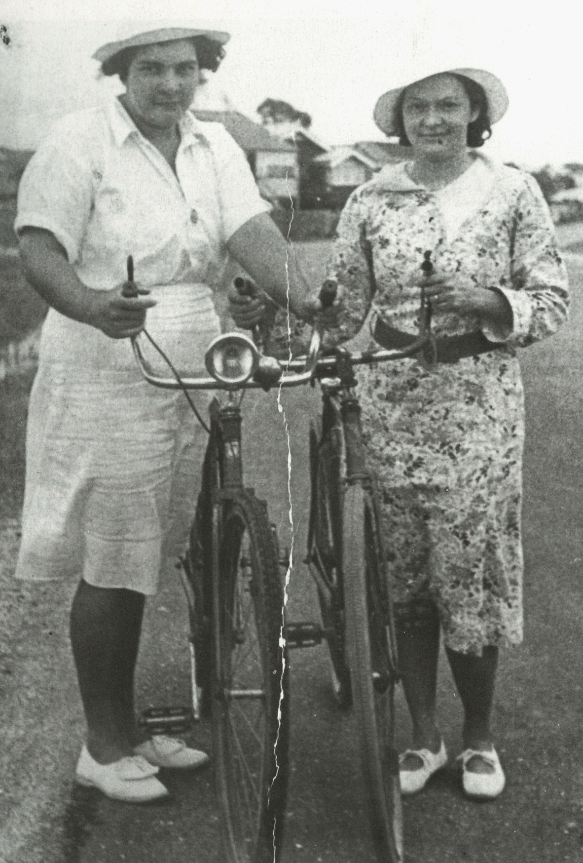 Mabel Crouch (Campbell) and Edna Newfong (Crouch). Queensland Women ...